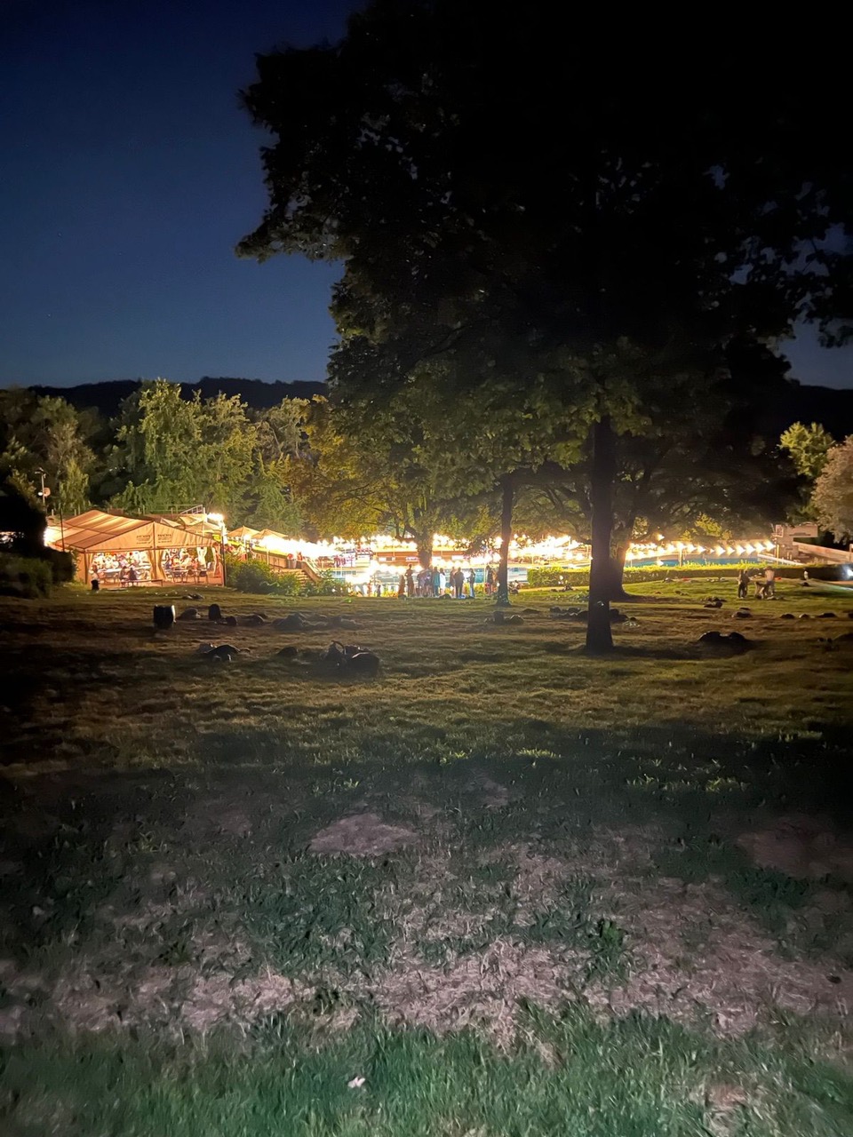 Schule Obersiggenthal: Schaumparty der Oberstufe im Schwimmbad